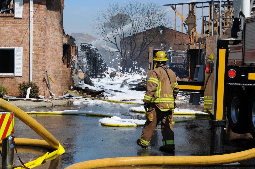 Flickr_-_Official_U.S._Navy_Imagery_-_Firefighters_from_the_Navy_Region ...